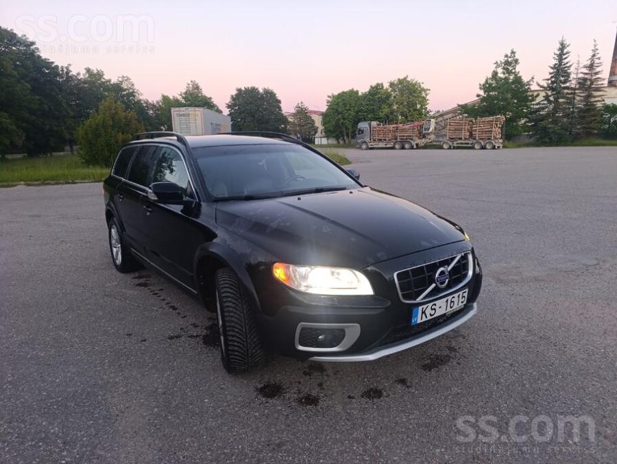 Melns Volvo XC70 2009 Liepāja, ar dzinēja tilpumu 2.40 L un nobraukumu 326 tūkst. km par 3500 €, foto 1 vietnē AUTOMOTO.COM.LV