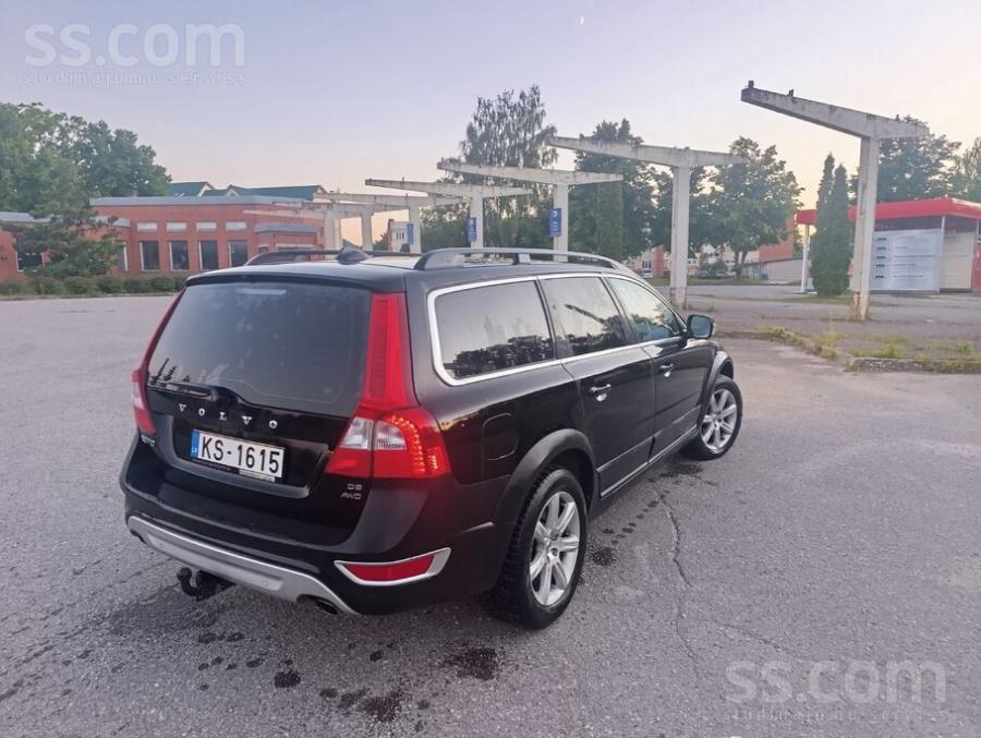 Melns Volvo XC70 2009 Liepāja, ar dzinēja tilpumu 2.40 L un nobraukumu 326 tūkst. km par 3500 €, foto 4 vietnē AUTOMOTO.COM.LV