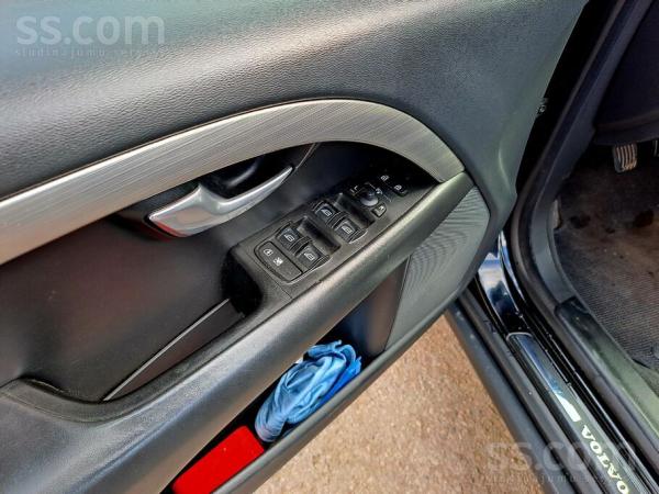 Melns Volvo XC70 2009 Jelgava, ar dzinēja tilpumu 2.40 L un nobraukumu 332 tūkst. km par 6000 €, foto 7 vietnē AUTOMOTO.COM.LV