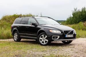 Melns Volvo XC70 2009 Rīga, ar dzinēja tilpumu 2.40 L un nobraukumu 370 tūkst. km par 7495 €, foto  vietnē AUTOMOTO.COM.LV