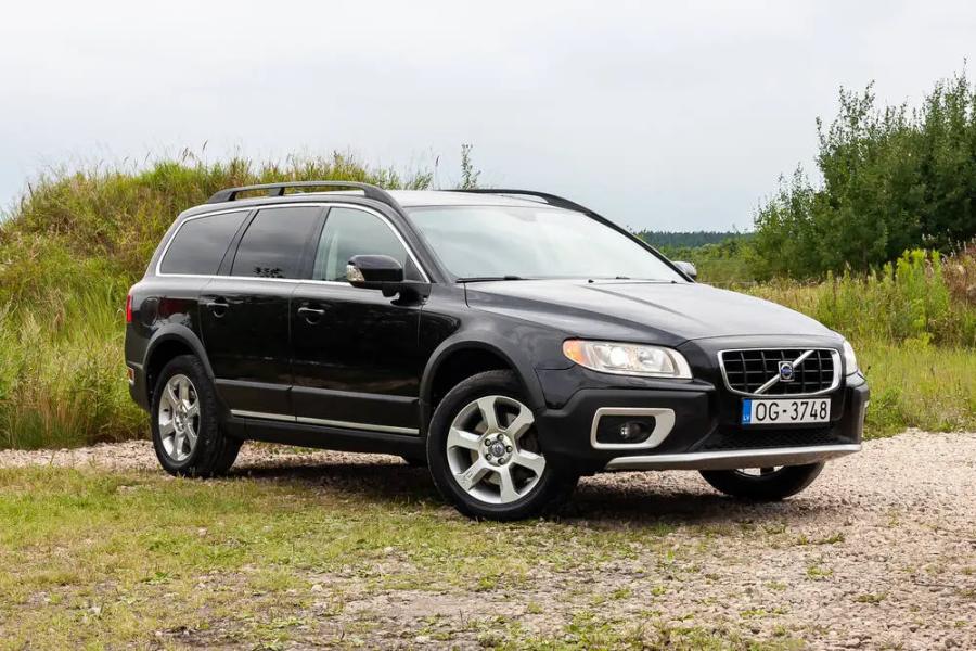 Melns Volvo XC70 2009 Rīga, ar dzinēja tilpumu 2.40 L un nobraukumu 370 tūkst. km par 7495 €, foto 1 vietnē AUTOMOTO.COM.LV