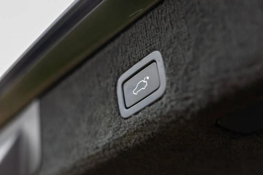 Melns Volvo XC70 2009 Rīga, ar dzinēja tilpumu 2.40 L un nobraukumu 370 tūkst. km par 7495 €, foto 10 vietnē AUTOMOTO.COM.LV