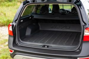 Melns Volvo XC70 2009 Rīga, ar dzinēja tilpumu 2.40 L un nobraukumu 370 tūkst. km par 7495 €, foto 11 vietnē AUTOMOTO.COM.LV