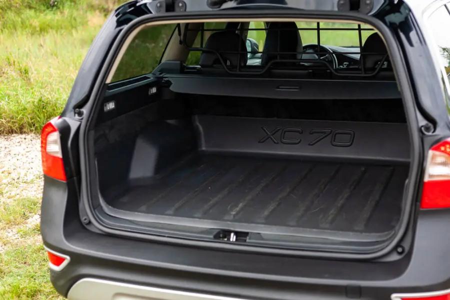 Melns Volvo XC70 2009 Rīga, ar dzinēja tilpumu 2.40 L un nobraukumu 370 tūkst. km par 7495 €, foto 11 vietnē AUTOMOTO.COM.LV