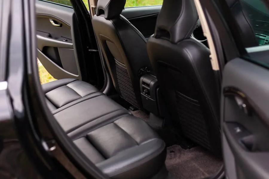 Melns Volvo XC70 2009 Rīga, ar dzinēja tilpumu 2.40 L un nobraukumu 370 tūkst. km par 7495 €, foto 15 vietnē AUTOMOTO.COM.LV