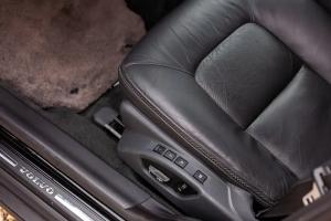 Melns Volvo XC70 2009 Rīga, ar dzinēja tilpumu 2.40 L un nobraukumu 370 tūkst. km par 7495 €, foto 21 vietnē AUTOMOTO.COM.LV