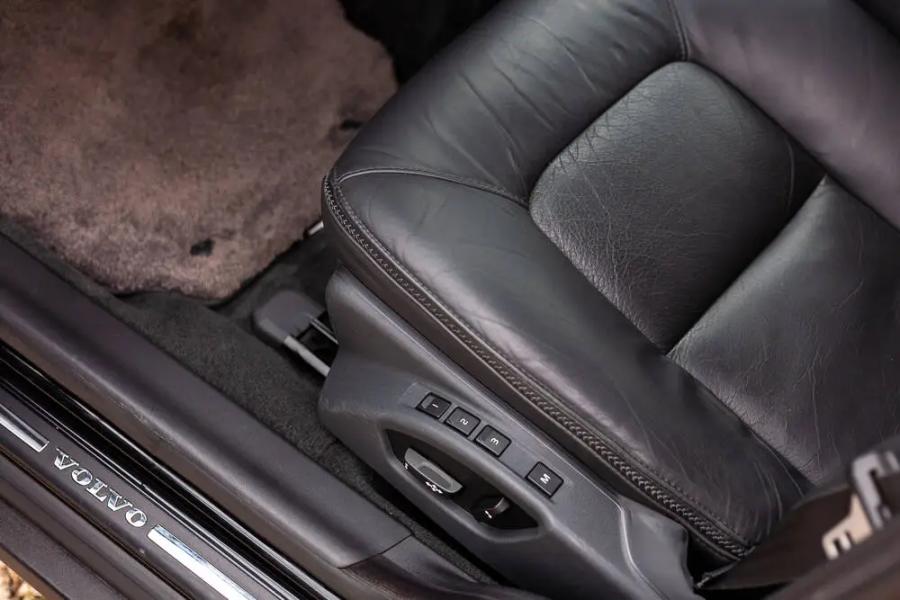 Melns Volvo XC70 2009 Rīga, ar dzinēja tilpumu 2.40 L un nobraukumu 370 tūkst. km par 7495 €, foto 21 vietnē AUTOMOTO.COM.LV