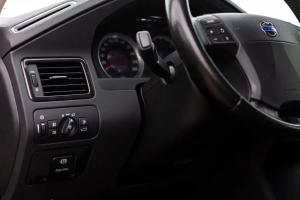 Melns Volvo XC70 2009 Rīga, ar dzinēja tilpumu 2.40 L un nobraukumu 370 tūkst. km par 7495 €, foto 22 vietnē AUTOMOTO.COM.LV