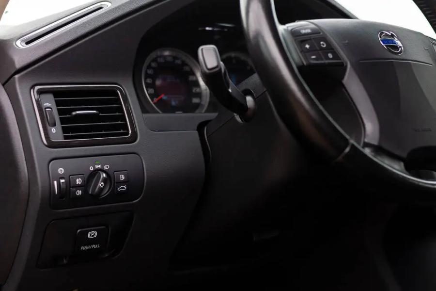 Melns Volvo XC70 2009 Rīga, ar dzinēja tilpumu 2.40 L un nobraukumu 370 tūkst. km par 7495 €, foto 22 vietnē AUTOMOTO.COM.LV