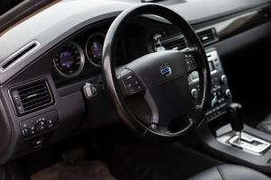 Melns Volvo XC70 2009 Rīga, ar dzinēja tilpumu 2.40 L un nobraukumu 370 tūkst. km par 7495 €, foto 23 vietnē AUTOMOTO.COM.LV