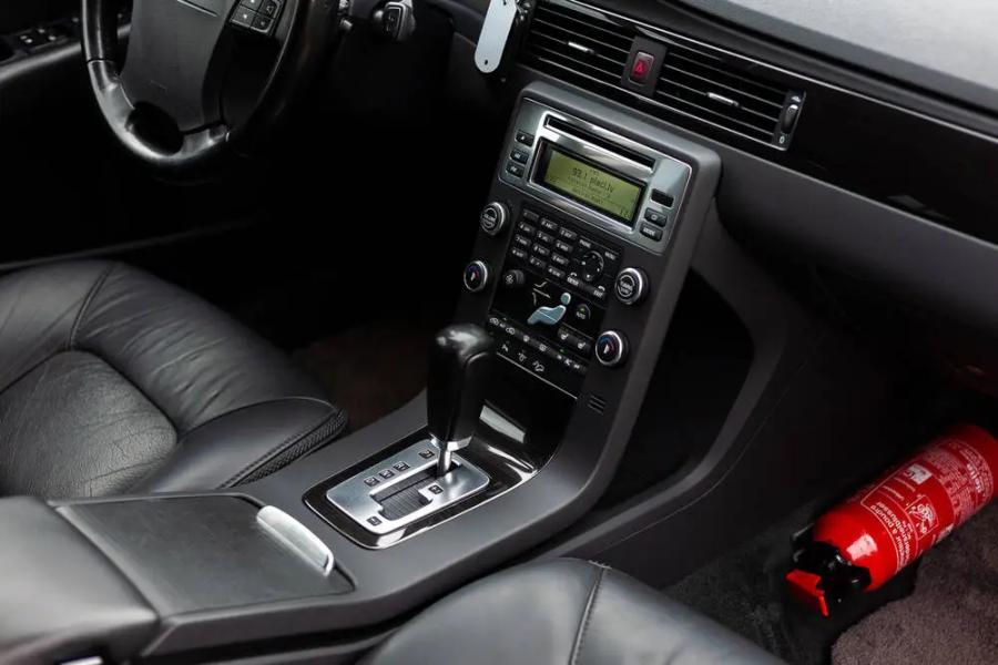 Melns Volvo XC70 2009 Rīga, ar dzinēja tilpumu 2.40 L un nobraukumu 370 tūkst. km par 7495 €, foto 27 vietnē AUTOMOTO.COM.LV