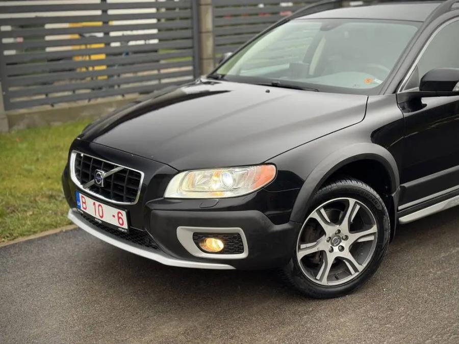 Black Volvo XC70 2009 in Jelgava, with an engine capacity of 2.40 L and mileage of 276 thousand km for 7200 €, photo 3 on AUTOMOTO.COM.LV