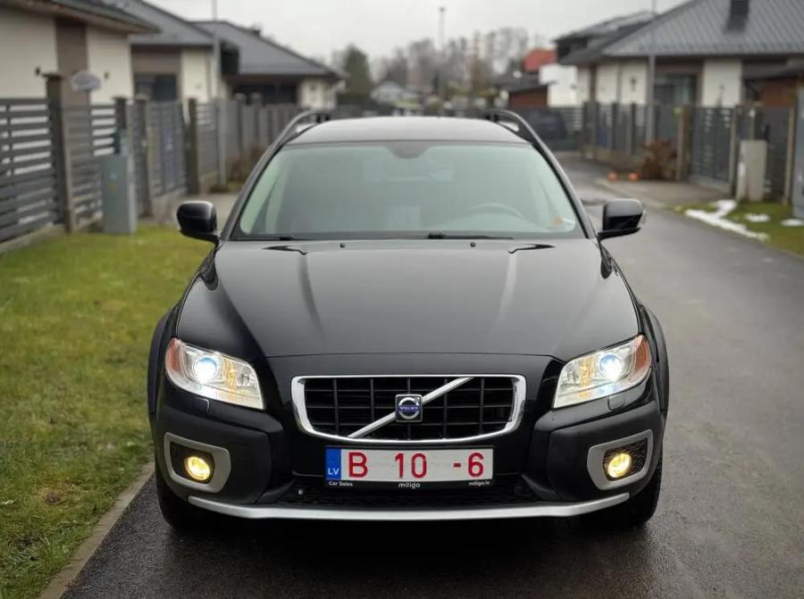 Black Volvo XC70 2009 in Jelgava, with an engine capacity of 2.40 L and mileage of 276 thousand km for 7200 €, photo 6 on AUTOMOTO.COM.LV