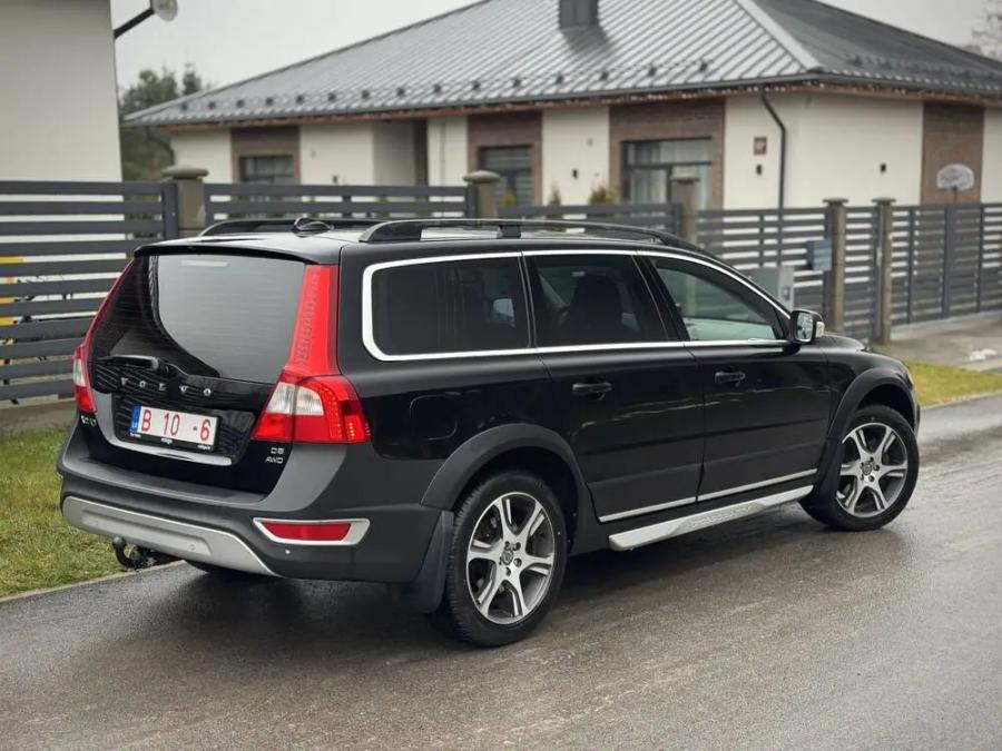Black Volvo XC70 2009 in Jelgava, with an engine capacity of 2.40 L and mileage of 276 thousand km for 7200 €, photo 10 on AUTOMOTO.COM.LV