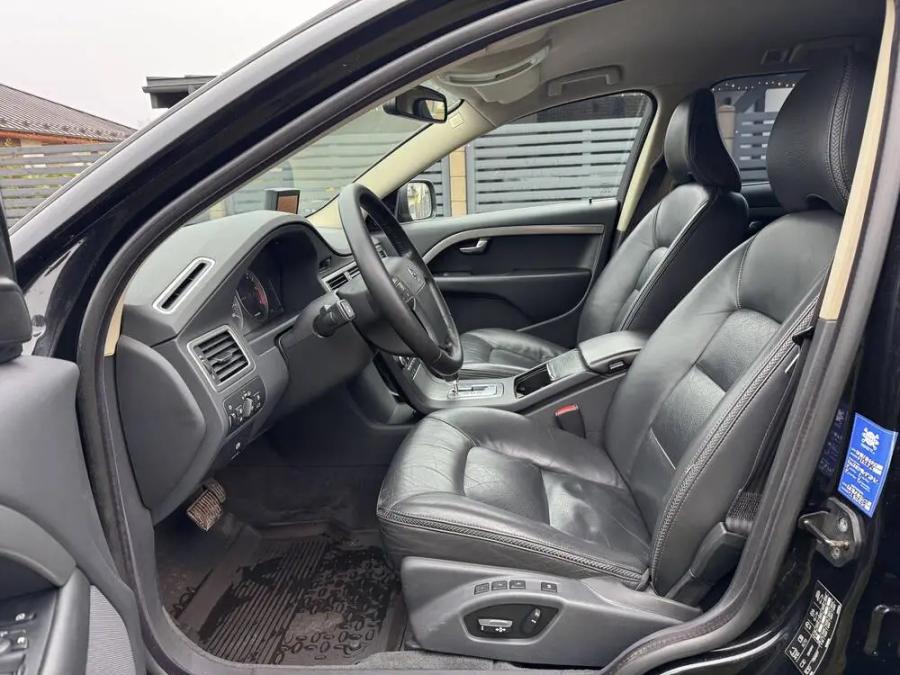 Black Volvo XC70 2009 in Jelgava, with an engine capacity of 2.40 L and mileage of 276 thousand km for 7200 €, photo 12 on AUTOMOTO.COM.LV