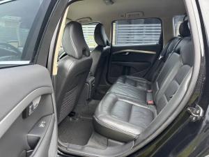 Black Volvo XC70 2009 in Jelgava, with an engine capacity of 2.40 L and mileage of 276 thousand km for 7200 €, photo 13 on AUTOMOTO.COM.LV
