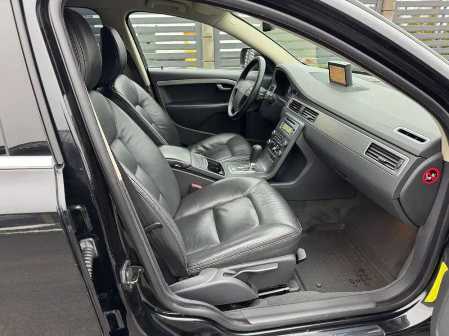 Black Volvo XC70 2009 in Jelgava, with an engine capacity of 2.40 L and mileage of 276 thousand km for 7200 €, photo 14 on AUTOMOTO.COM.LV