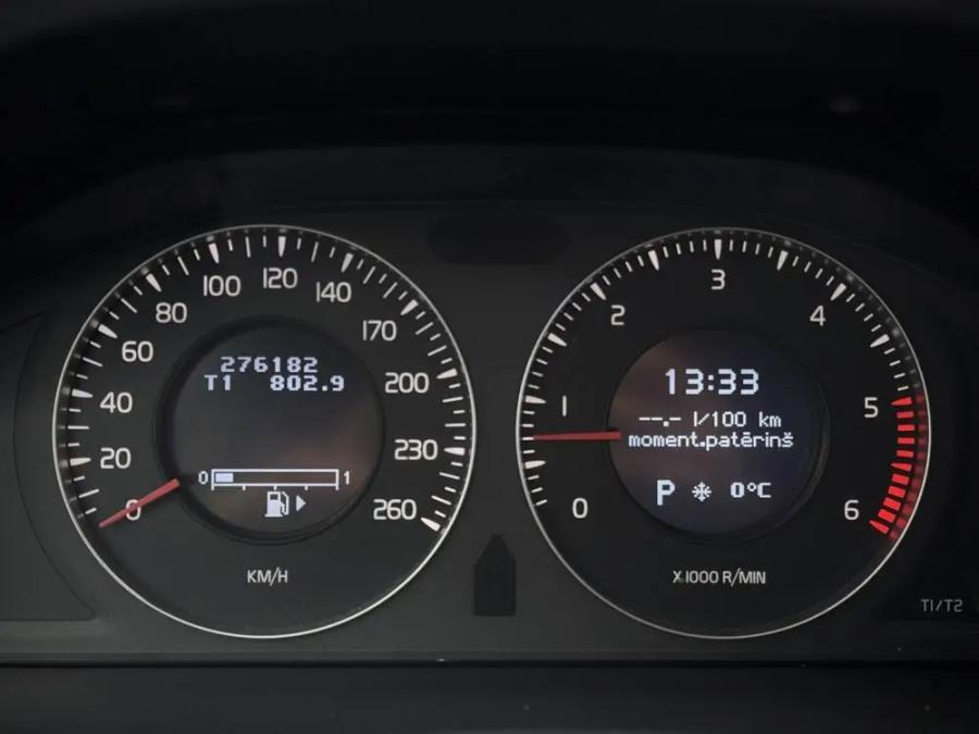 Black Volvo XC70 2009 in Jelgava, with an engine capacity of 2.40 L and mileage of 276 thousand km for 7200 €, photo 20 on AUTOMOTO.COM.LV
