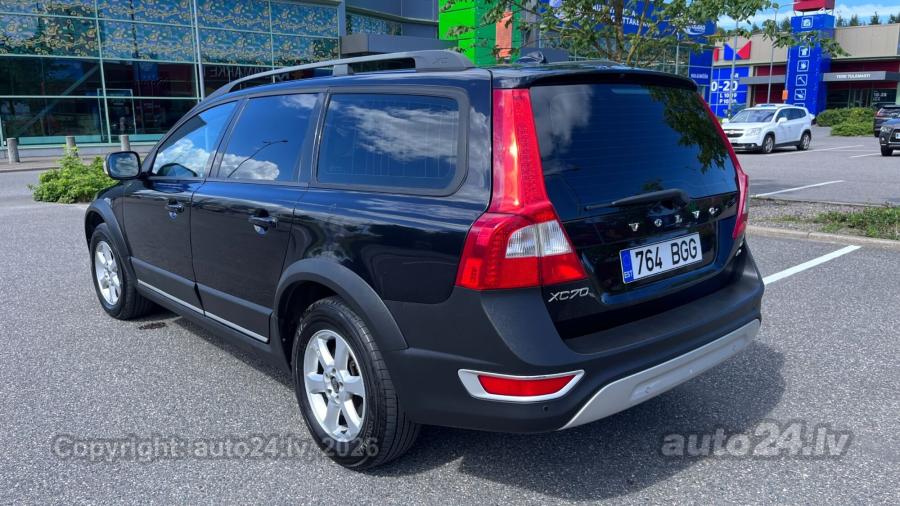 Black Volvo XC70 2009 in Tallinn, with an engine capacity of 2.40 L and mileage of 413 thousand km for 6490 €, photo 4 on AUTOMOTO.COM.LV