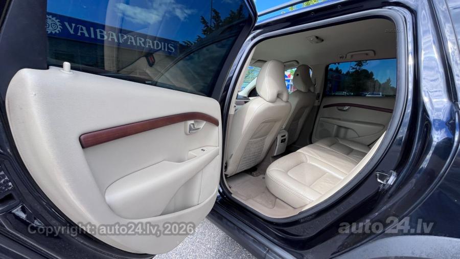 Black Volvo XC70 2009 in Tallinn, with an engine capacity of 2.40 L and mileage of 413 thousand km for 6490 €, photo 13 on AUTOMOTO.COM.LV