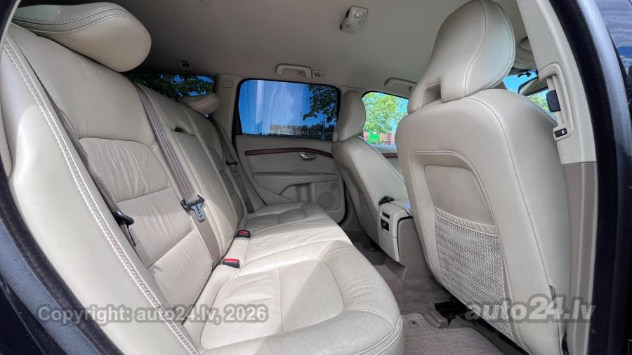 Black Volvo XC70 2009 in Tallinn, with an engine capacity of 2.40 L and mileage of 413 thousand km for 6490 €, photo 14 on AUTOMOTO.COM.LV