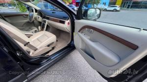 Black Volvo XC70 2009 in Tallinn, with an engine capacity of 2.40 L and mileage of 413 thousand km for 6490 €, photo 19 on AUTOMOTO.COM.LV