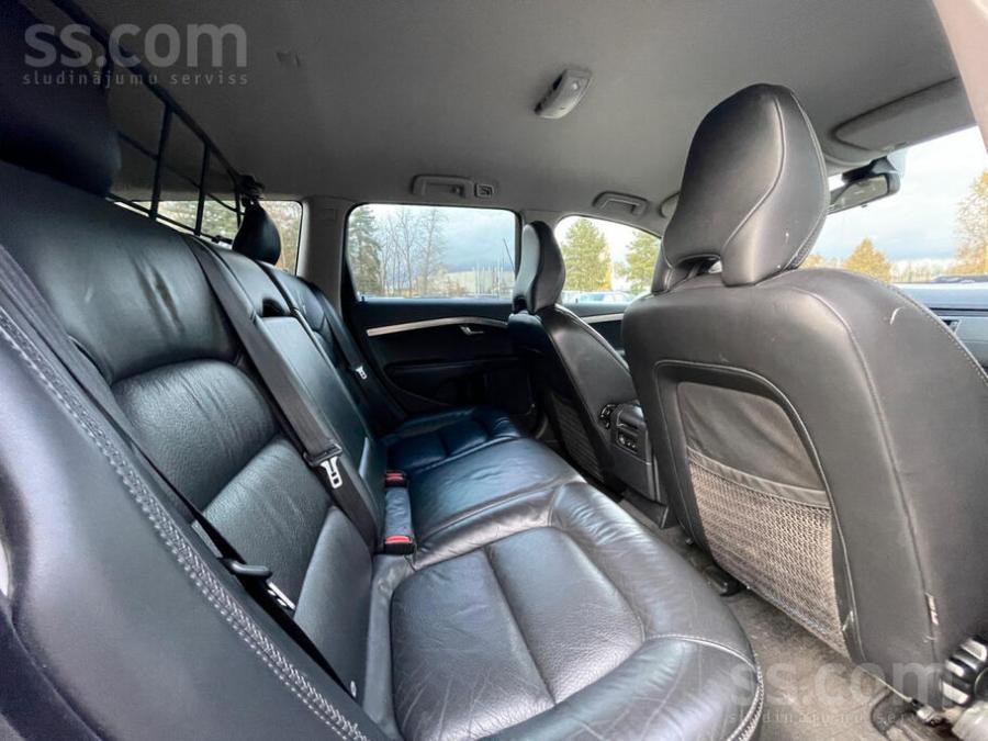 Black Volvo XC70 2009 in Riga, with an engine capacity of 2.40 L and mileage of 0 thousand km for 5800 €, photo 19 on AUTOMOTO.COM.LV