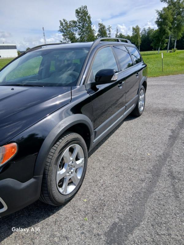 Melns Volvo XC70 2009 Pērnava, ar dzinēja tilpumu 2.40 L un nobraukumu 311 tūkst. km par 7000 €, foto 2 vietnē AUTOMOTO.COM.LV