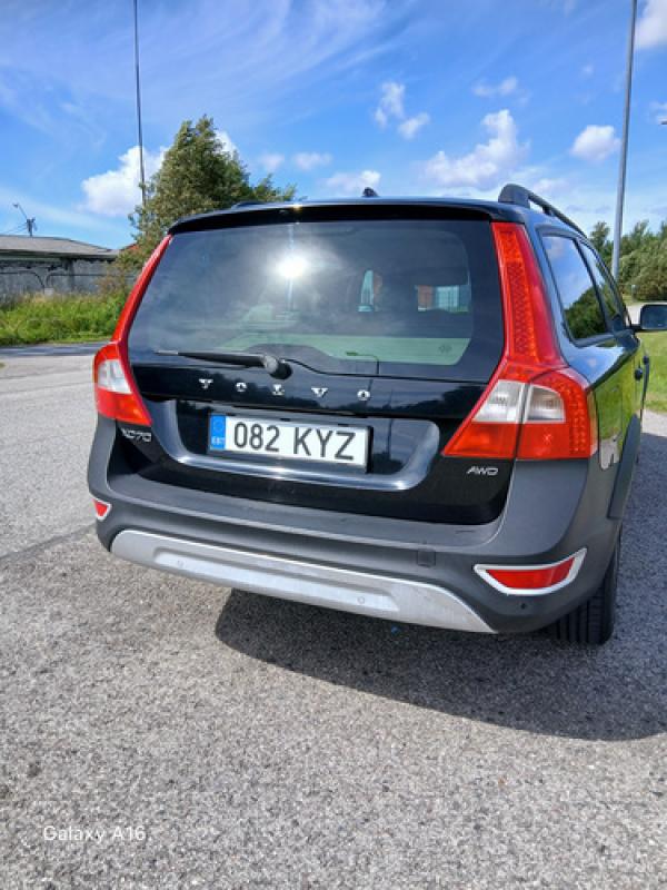 Melns Volvo XC70 2009 Pērnava, ar dzinēja tilpumu 2.40 L un nobraukumu 311 tūkst. km par 7000 €, foto 4 vietnē AUTOMOTO.COM.LV