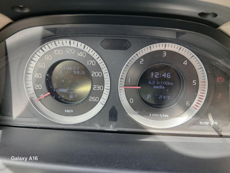 Черный Вольво ХС70 2009 в Пярну, объемом двигателя 2.40 л и пробегом 311 тыс. км за 7000 €, фото 17 на AUTOMOTO.COM.LV