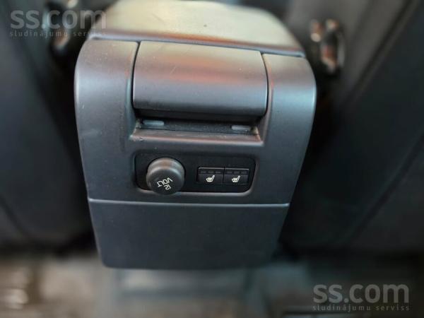 Black Volvo XC70 2009 in Riga, with an engine capacity of 2.40 L and mileage of 326 thousand km for 6595 €, photo 11 on AUTOMOTO.COM.LV
