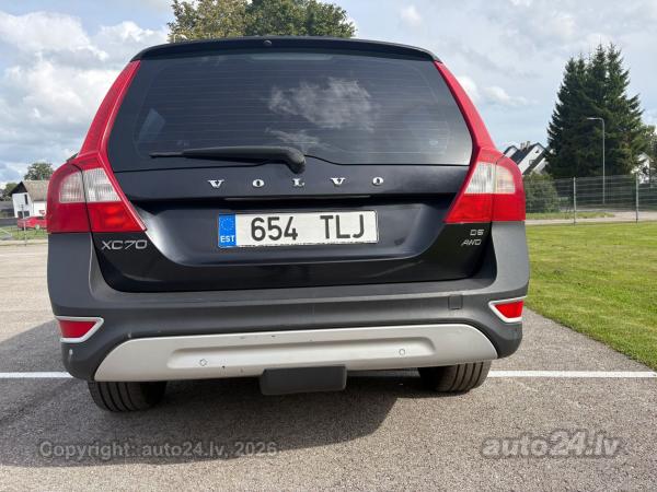 Black Volvo XC70 2009 in Valga, with an engine capacity of 2.40 L and mileage of 392 thousand km for 6690 €, photo 5 on AUTOMOTO.COM.LV