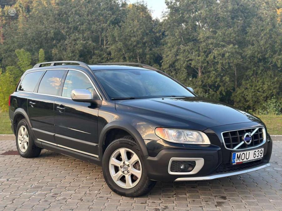 Black Volvo XC70 2009 in Nemencine, with an engine capacity of 2.40 L and mileage of 349 thousand km for 4100 €, photo 3 on AUTOMOTO.COM.LV