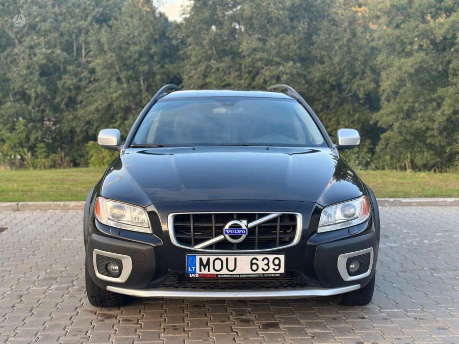Black Volvo XC70 2009 in Nemencine, with an engine capacity of 2.40 L and mileage of 349 thousand km for 4100 €, photo 4 on AUTOMOTO.COM.LV