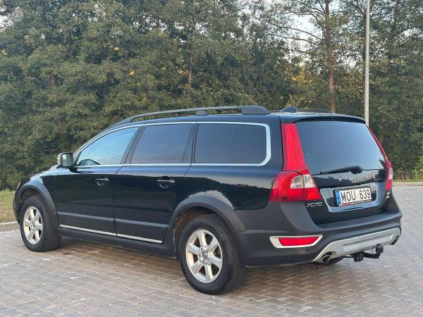 Volvo XC70 2009 in Nemencine on AUTOMOTO.COM.LV Black Volvo XC70 2009 in Nemencine, with an engine capacity of 2.40 L and mileage of 349 thousand km for 4100 €, photo 5 on AUTOMOTO.COM.LV