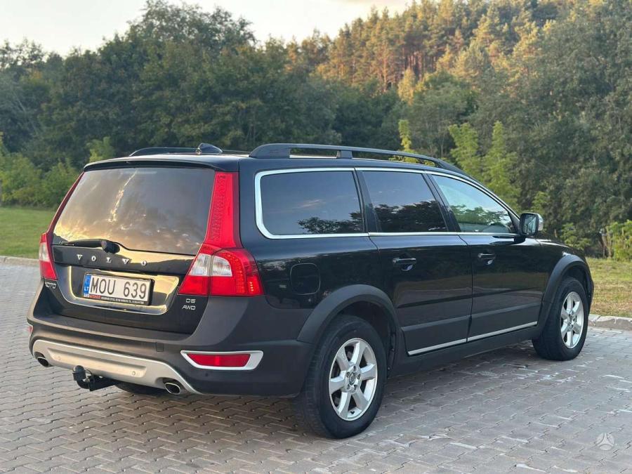 Black Volvo XC70 2009 in Nemencine, with an engine capacity of 2.40 L and mileage of 349 thousand km for 4100 €, photo 6 on AUTOMOTO.COM.LV