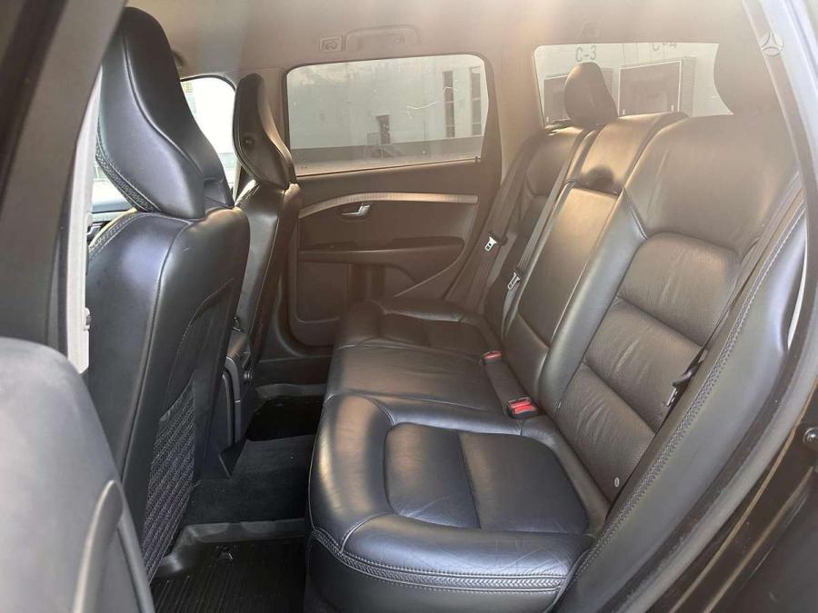 Black Volvo XC70 2009 in Nemencine, with an engine capacity of 2.40 L and mileage of 349 thousand km for 4100 €, photo 10 on AUTOMOTO.COM.LV