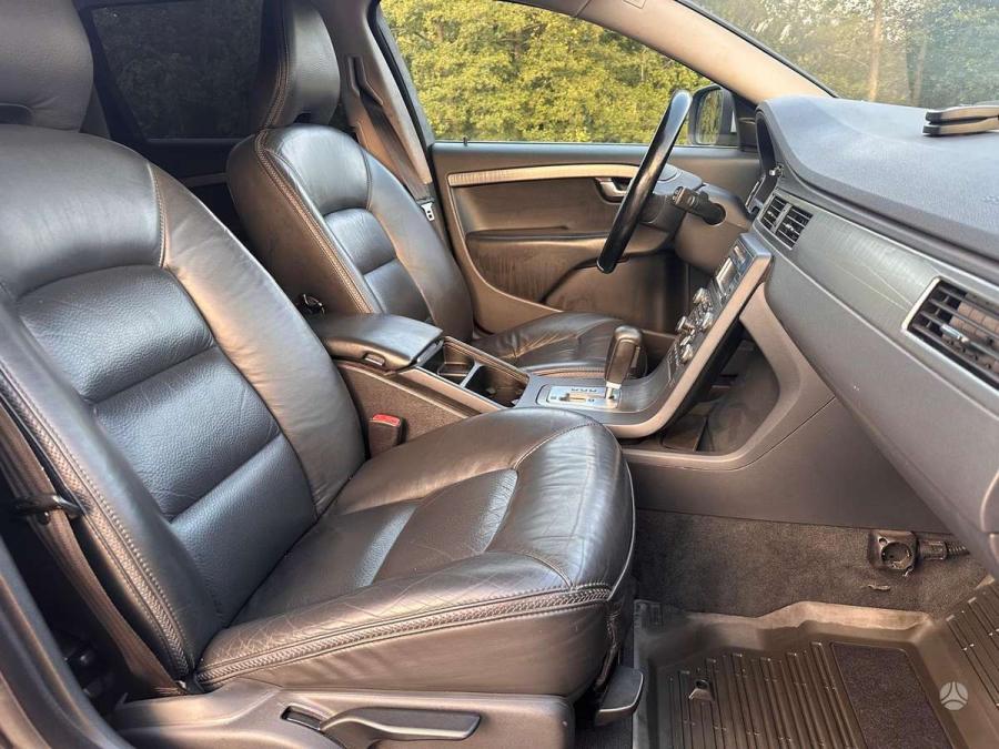 Black Volvo XC70 2009 in Nemencine, with an engine capacity of 2.40 L and mileage of 349 thousand km for 4100 €, photo 12 on AUTOMOTO.COM.LV