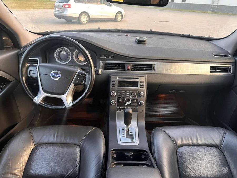 Black Volvo XC70 2009 in Nemencine, with an engine capacity of 2.40 L and mileage of 349 thousand km for 4100 €, photo 13 on AUTOMOTO.COM.LV