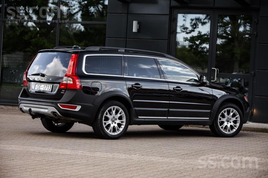 Black Volvo XC70 2010 in Jelgava, with an engine capacity of 2.40 L and mileage of 342 thousand km for 6700 €, photo 6 on AUTOMOTO.COM.LV
