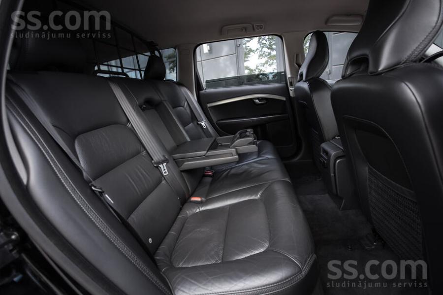 Black Volvo XC70 2010 in Jelgava, with an engine capacity of 2.40 L and mileage of 342 thousand km for 6700 €, photo 14 on AUTOMOTO.COM.LV
