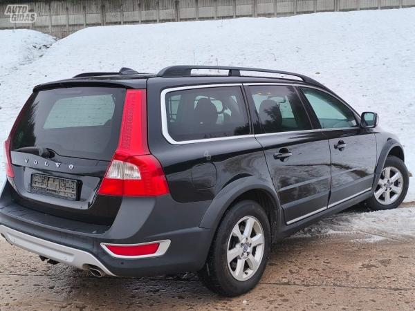 Black Volvo XC70 2010 in Vilnius, with an engine capacity of 2.40 L and mileage of 268 thousand km for 8950 €, photo 2 on AUTOMOTO.COM.LV