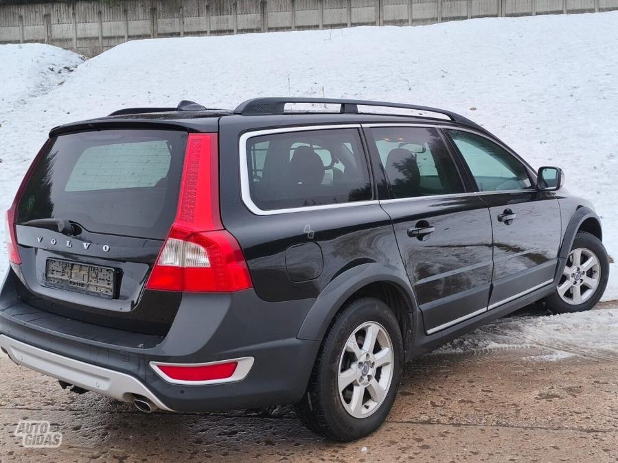 Black Volvo XC70 2010 in Vilnius, with an engine capacity of 2.40 L and mileage of 268 thousand km for 7850 €, photo 2 on AUTOMOTO.COM.LV