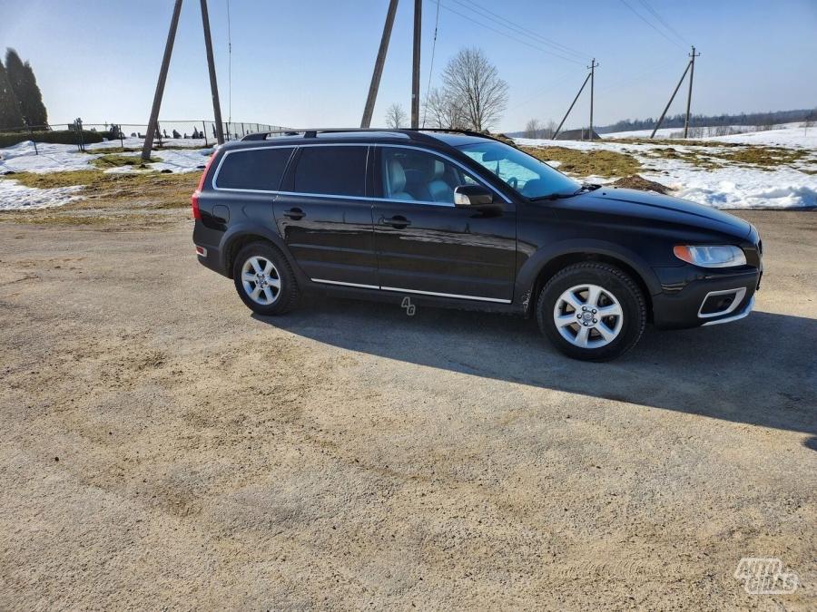 Black Volvo XC70 2010 in Plunge, with an engine capacity of 3.20 L and mileage of 242 thousand km for 5500 €, photo 1 on AUTOMOTO.COM.LV