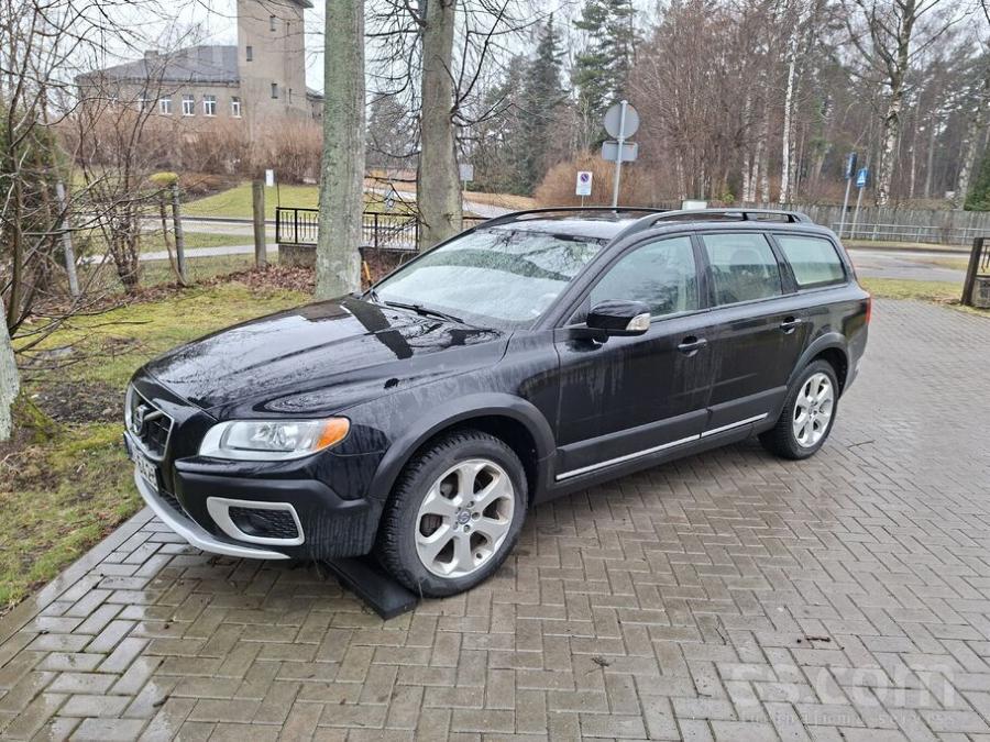 Black Volvo XC70 2010 in Riga, with an engine capacity of 2.40 L and mileage of 632 thousand km for 3200 €, photo 1 on AUTOMOTO.COM.LV
