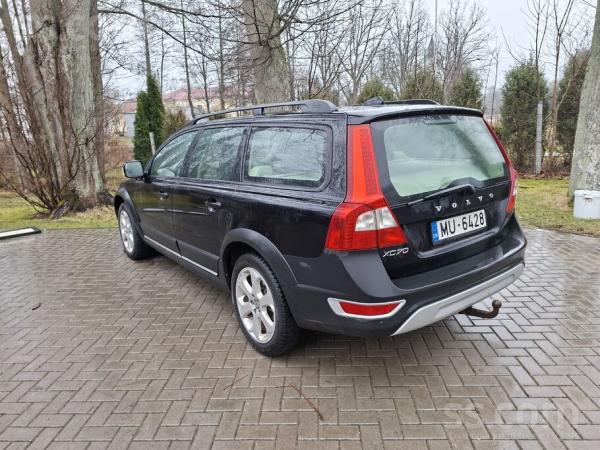 Black Volvo XC70 2010 in Riga, with an engine capacity of 2.40 L and mileage of 632 thousand km for 3200 €, photo 4 on AUTOMOTO.COM.LV