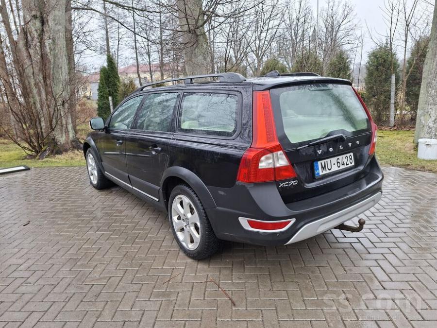 Black Volvo XC70 2010 in Riga, with an engine capacity of 2.40 L and mileage of 632 thousand km for 3200 €, photo 5 on AUTOMOTO.COM.LV