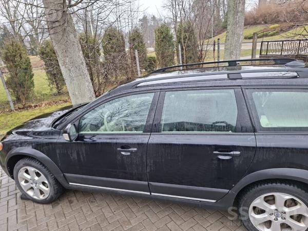 Black Volvo XC70 2010 in Riga, with an engine capacity of 2.40 L and mileage of 632 thousand km for 3200 €, photo 5 on AUTOMOTO.COM.LV