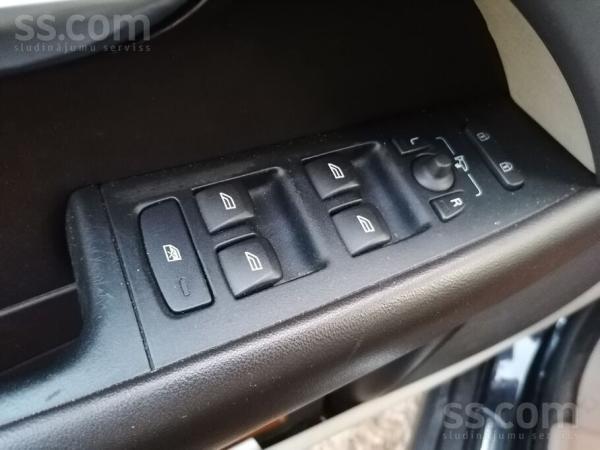 Black Volvo XC70 2010 in Riga, with an engine capacity of 2.40 L and mileage of 632 thousand km for 3200 €, photo 6 on AUTOMOTO.COM.LV