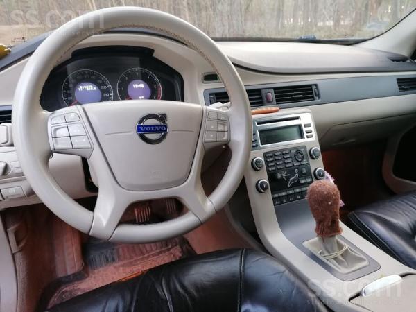 Black Volvo XC70 2010 in Riga, with an engine capacity of 2.40 L and mileage of 632 thousand km for 3200 €, photo 7 on AUTOMOTO.COM.LV